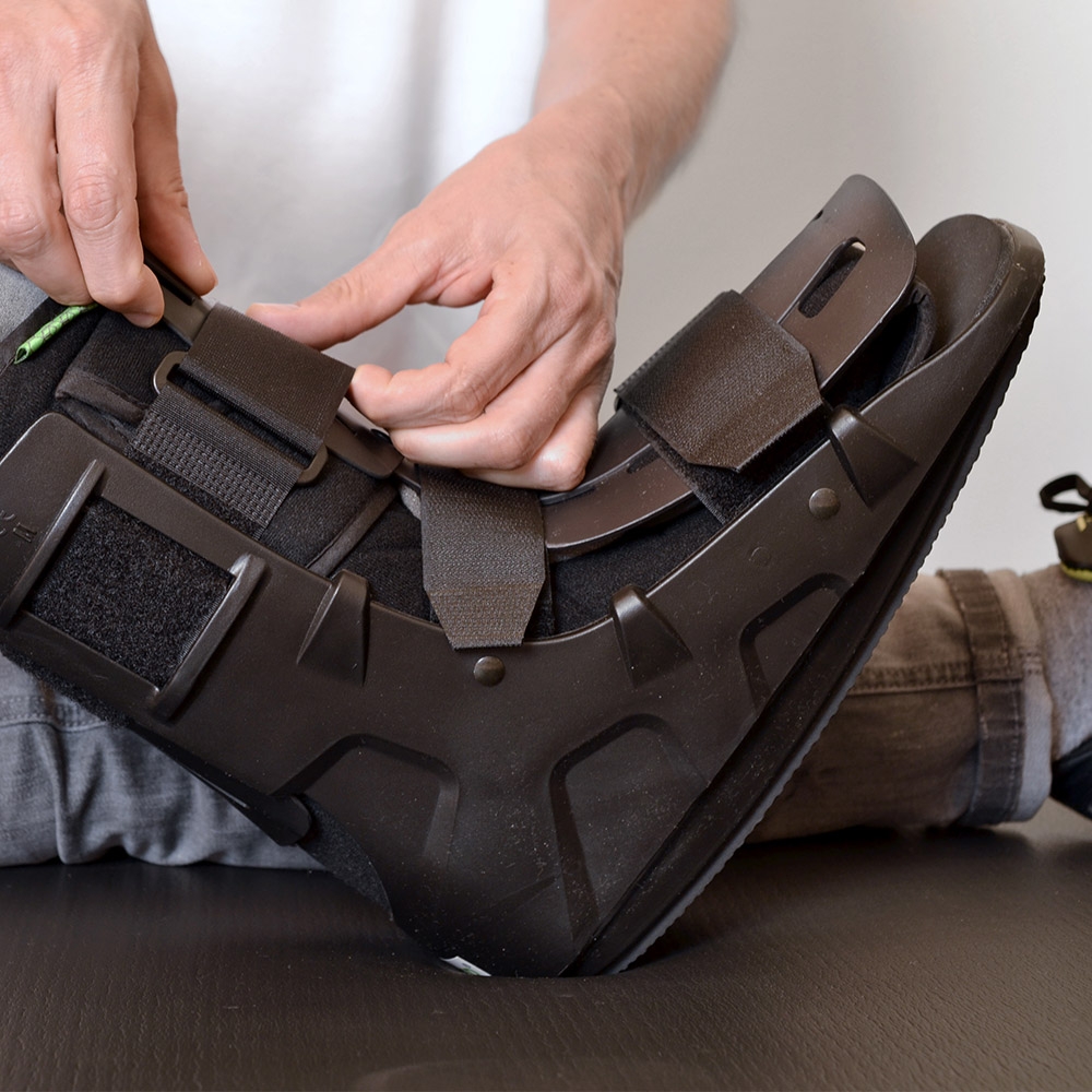 Fracture Boots for Foot and Ankle Injuries | Algeos